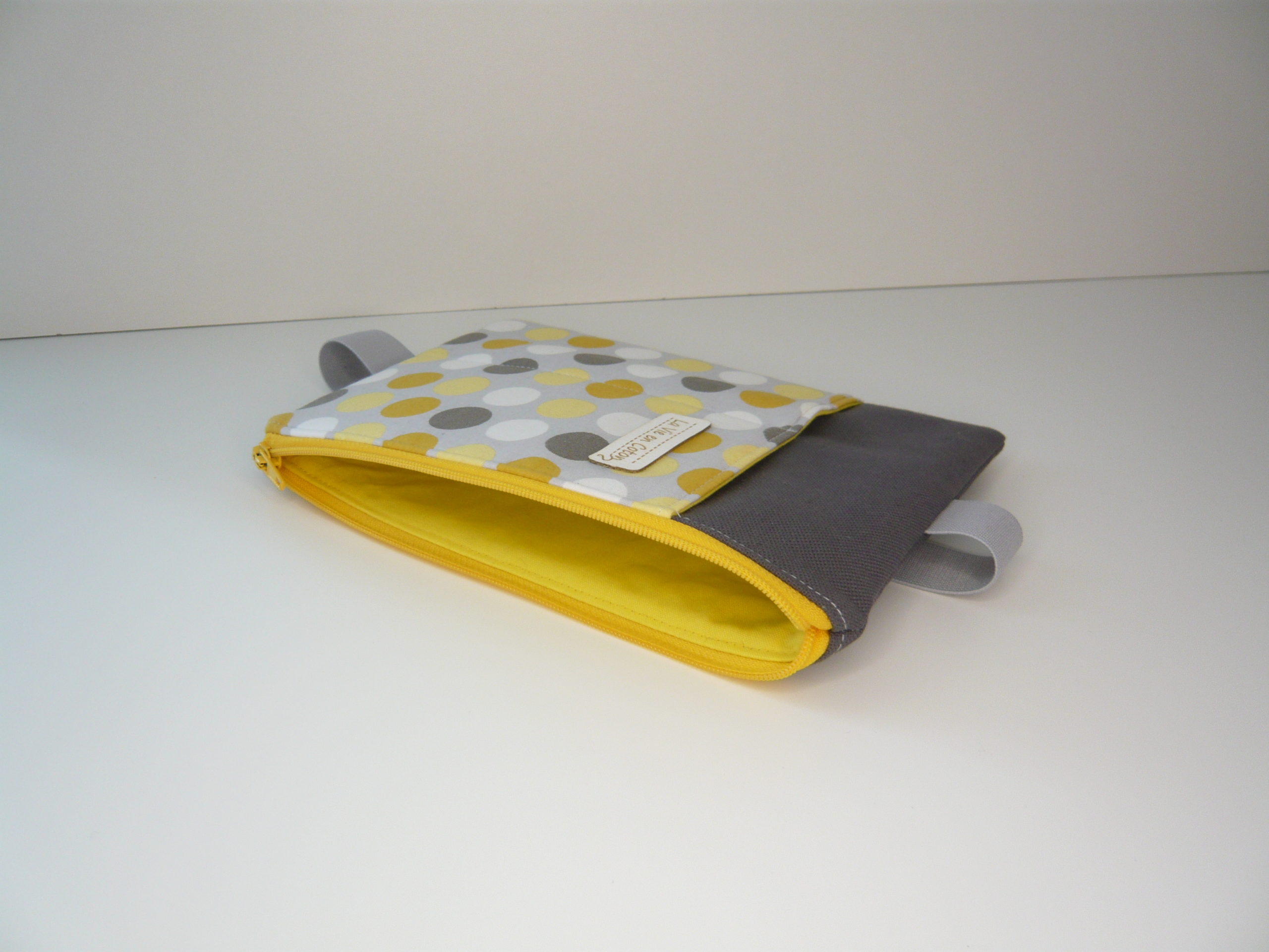 Trousse plate élastique pour cahier A4 « LiLy » – La vie en coton